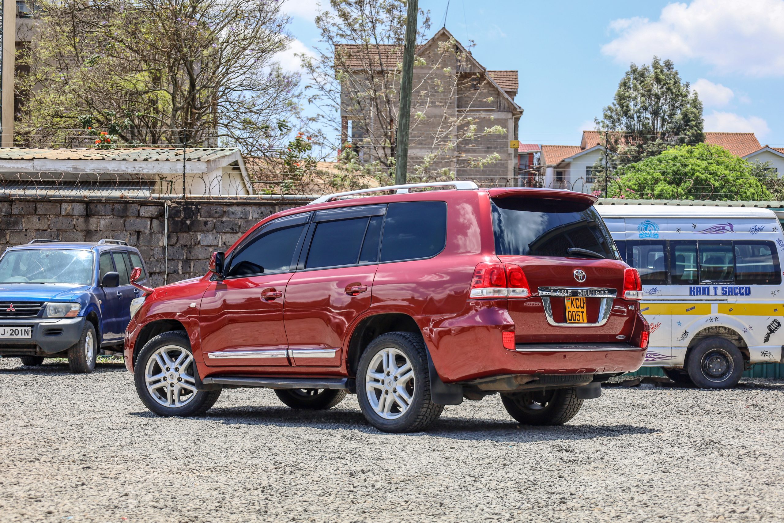 TOYOTA LANDCRUISER LC200 – Sammy Traders Ltd