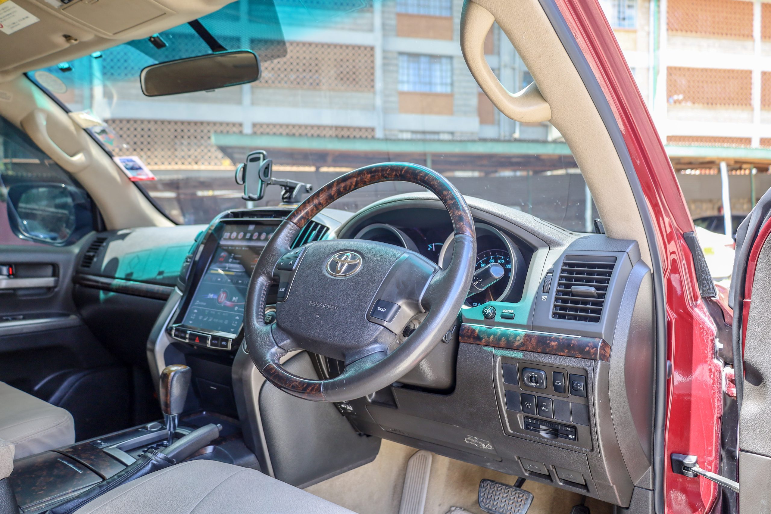 TOYOTA LANDCRUISER LC200 – Sammy Traders Ltd