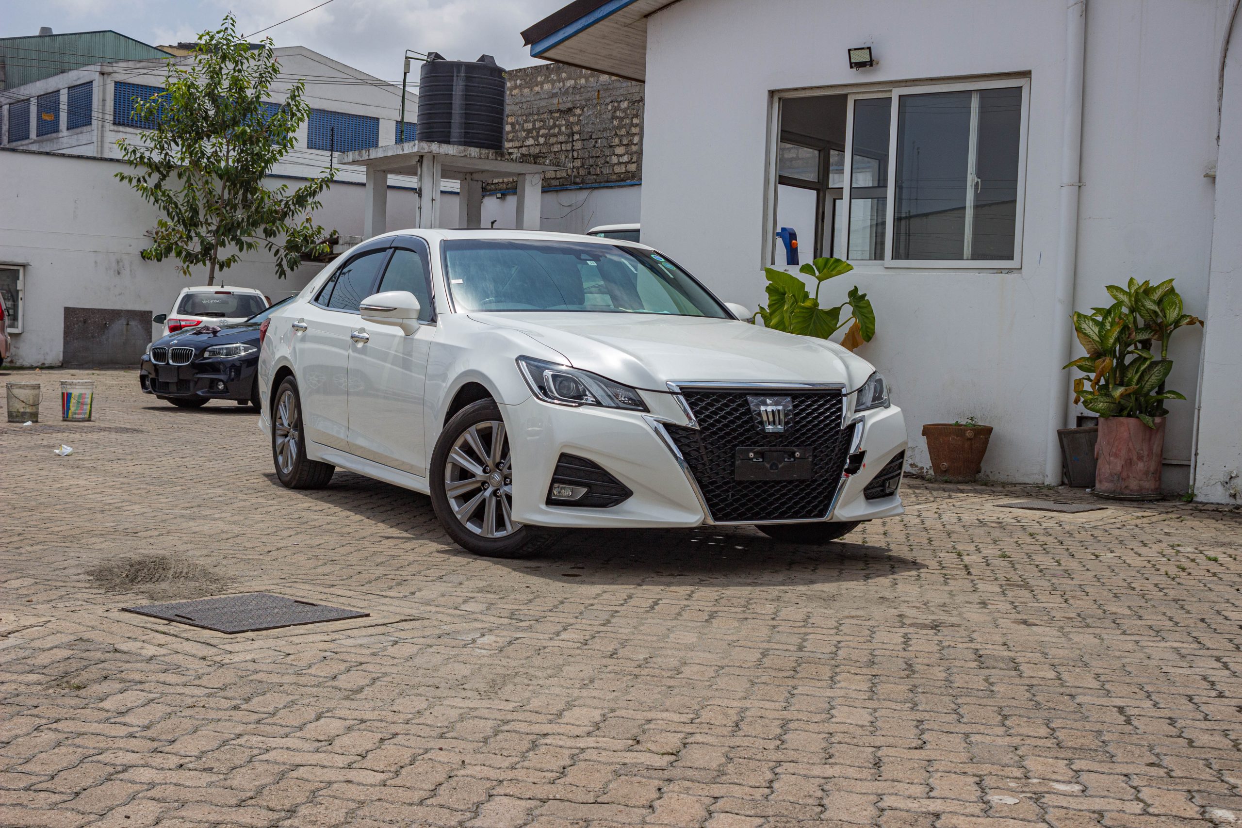 Toyota Crown Athlete White – Sammy Traders Ltd