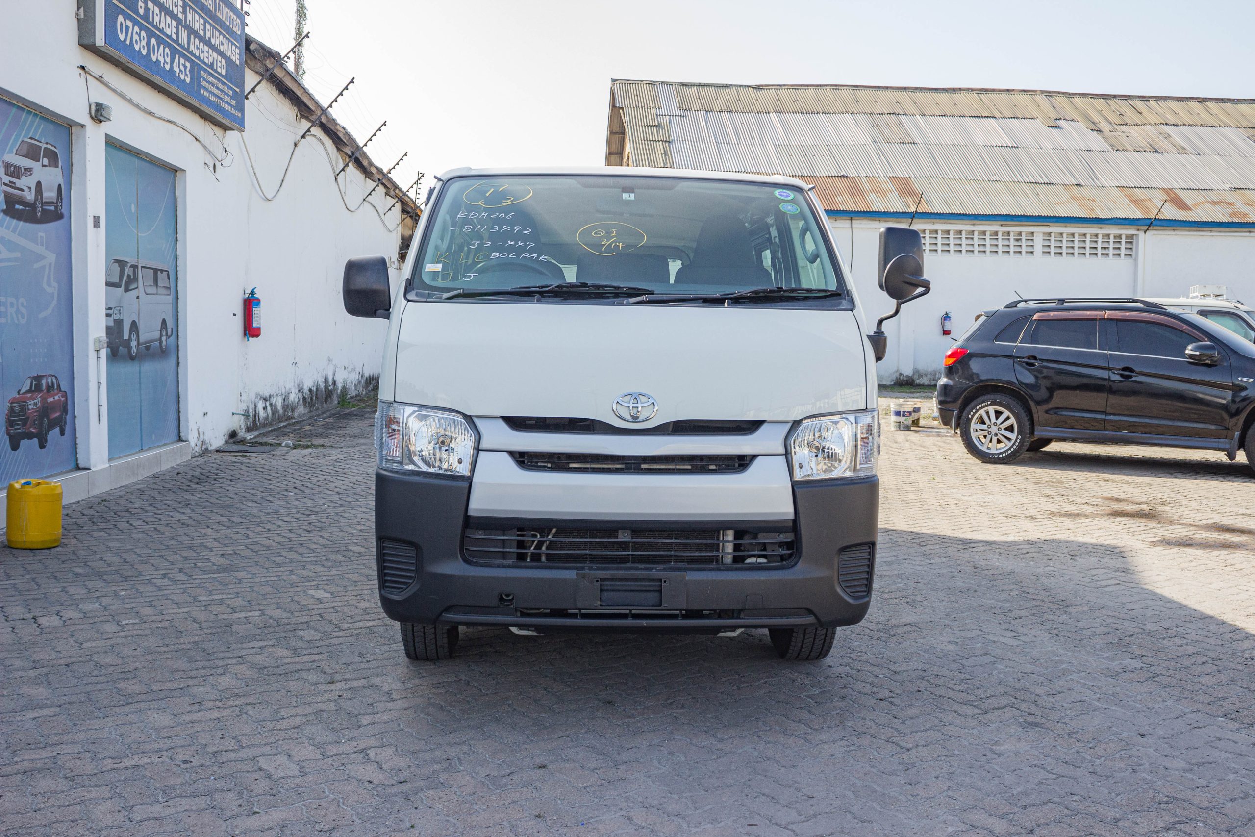Toyota Hiace 2017 7L White – Sammy Traders Ltd