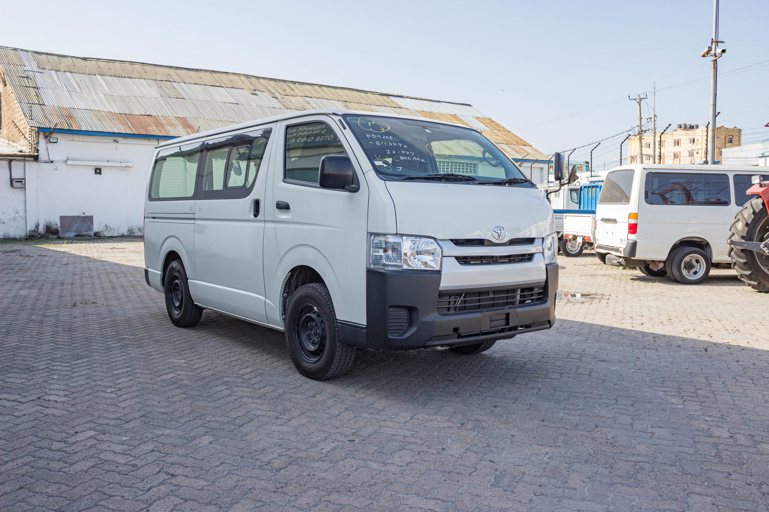 Toyota Hiace 2017 7L White – Sammy Traders Ltd