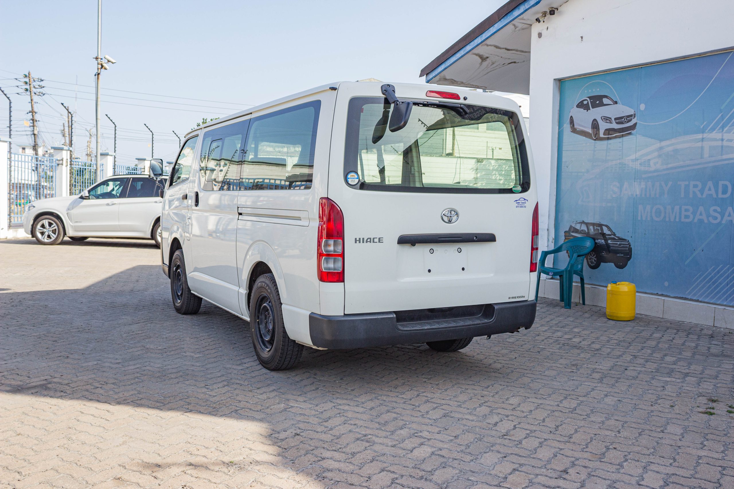 Toyota Hiace 2017 7L White – Sammy Traders Ltd