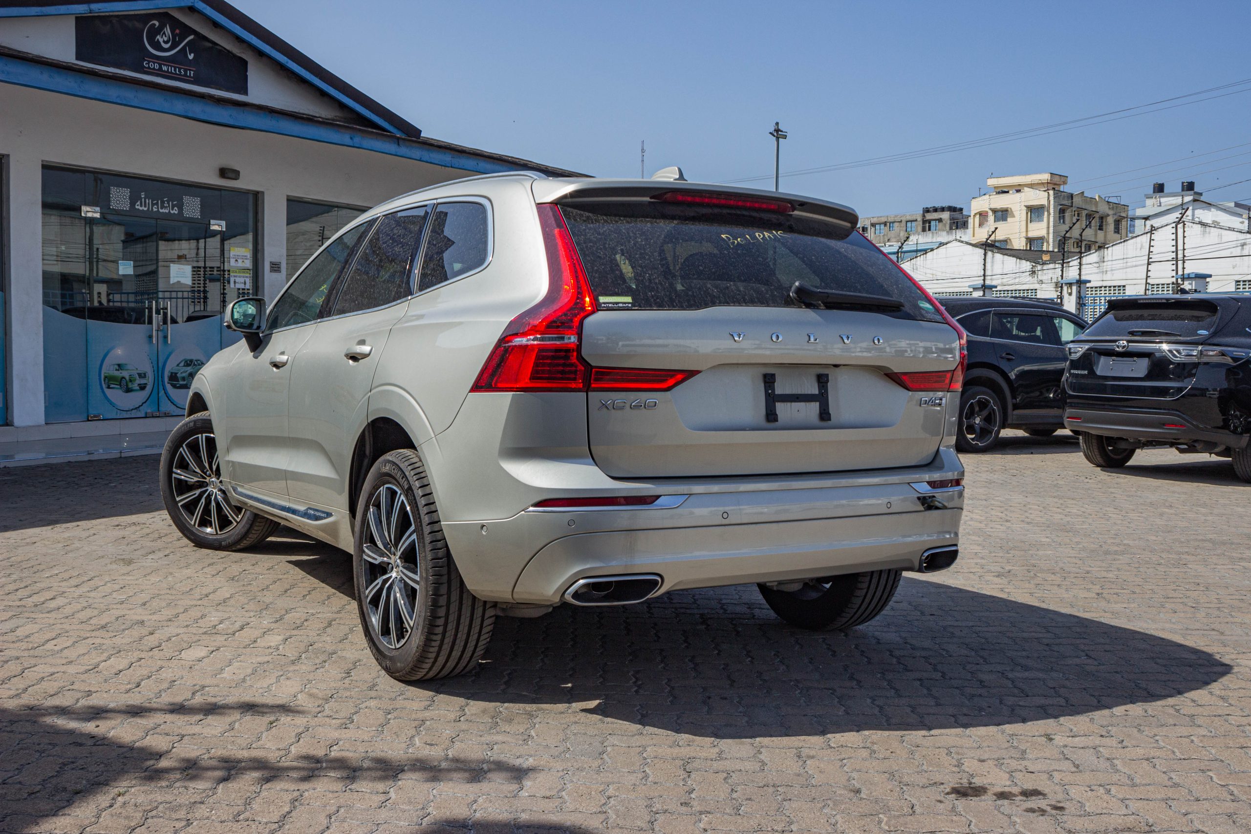 Volvo XC60 D4 2017 Gold – Sammy Traders Ltd