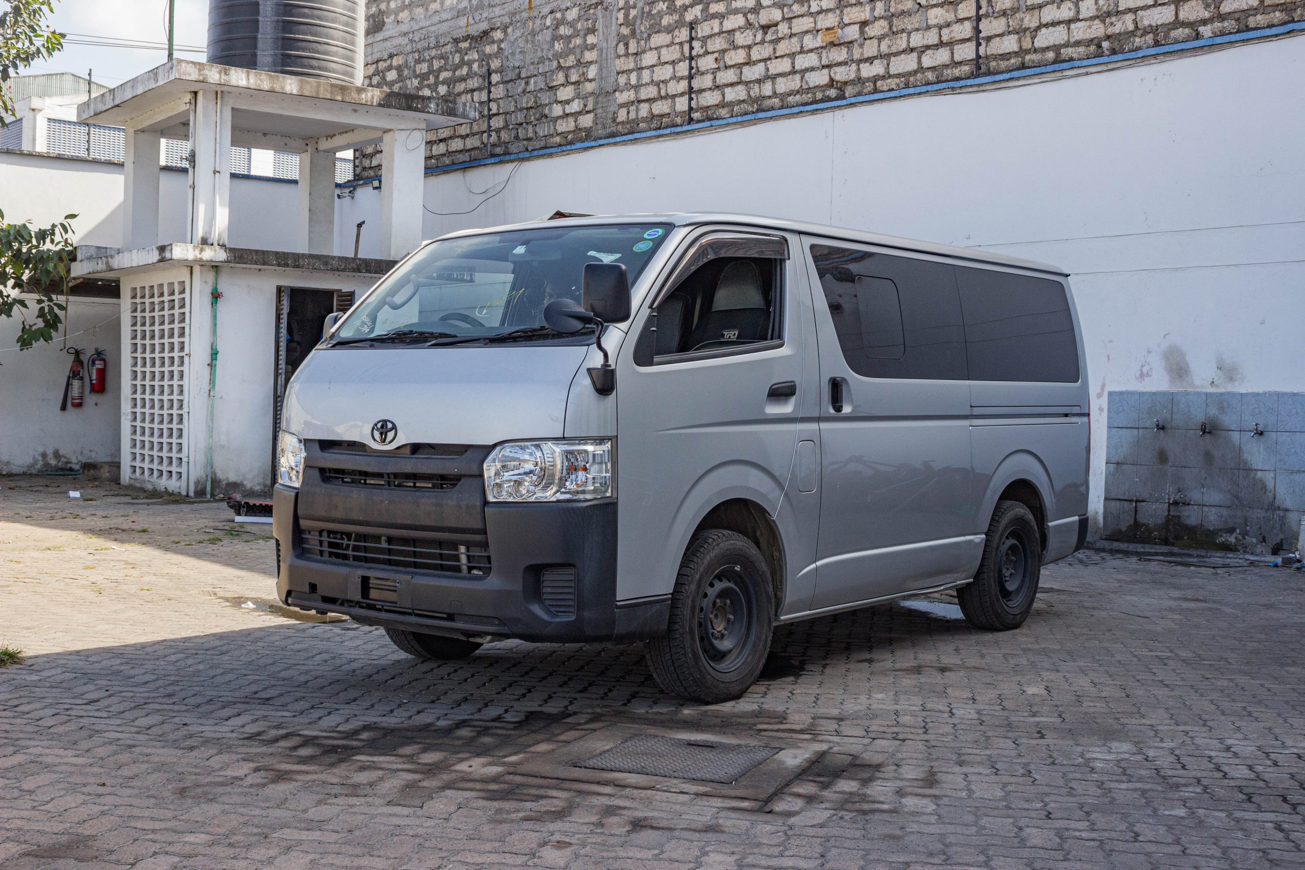 Toyota Hiace 7L 2017 Silver – Sammy Traders Ltd