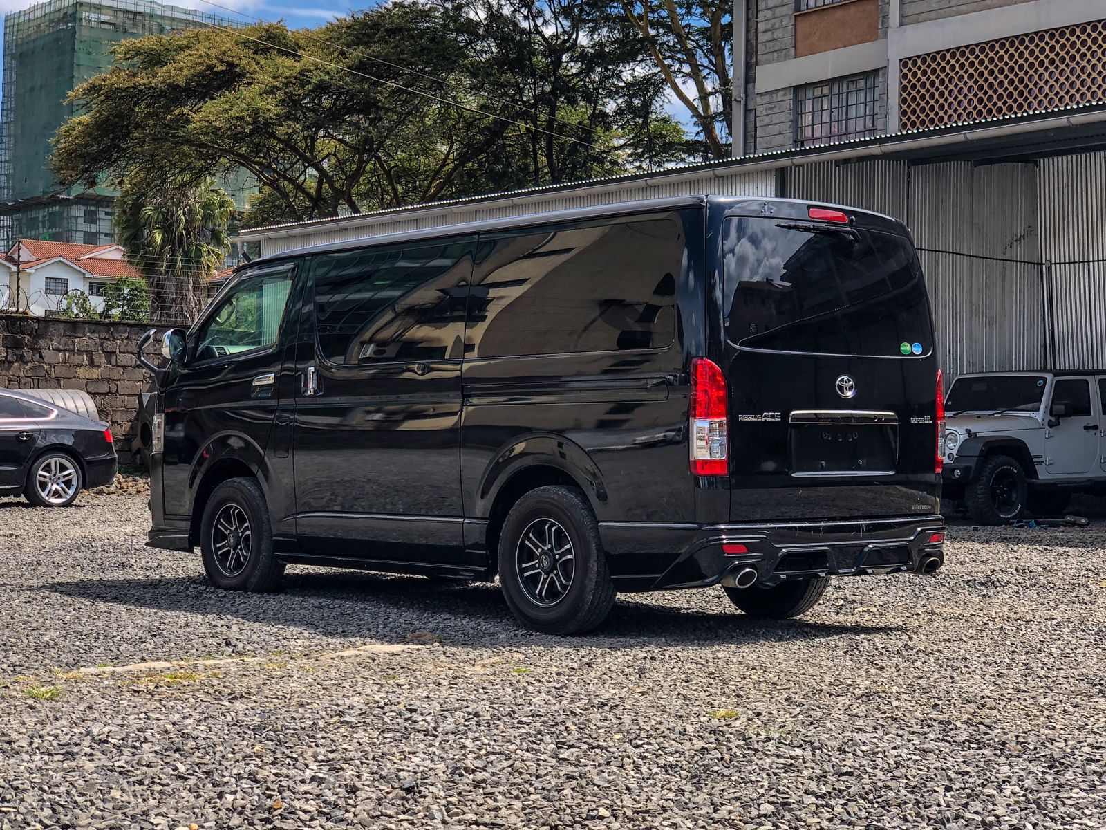 2017 TOYOTA HIACE 7L – Sammy Traders Ltd